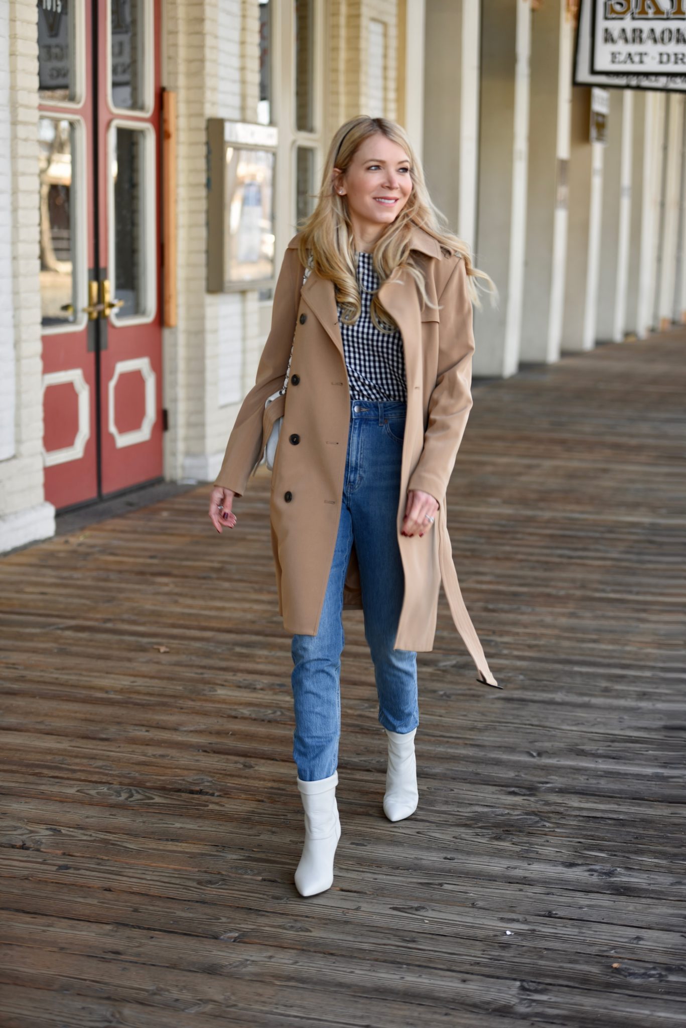 Two ways to wear spring's "layering trench" | About The Outfits